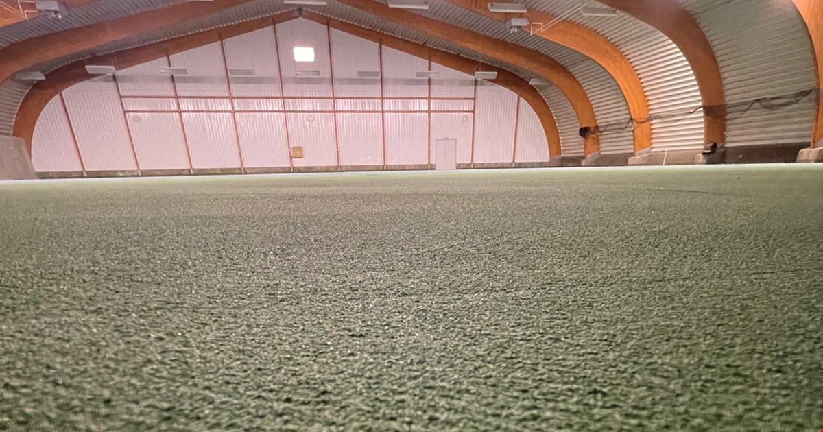 Indvielse af nyt moderne underlag i Nykøbing F. Tenniscenter